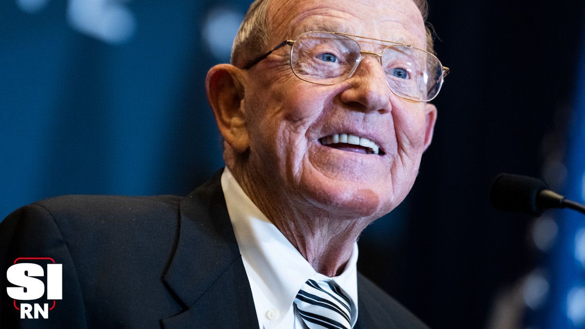 Lou Holtz Says He Reached Out to Brian Kelly to No Response - Sports ...