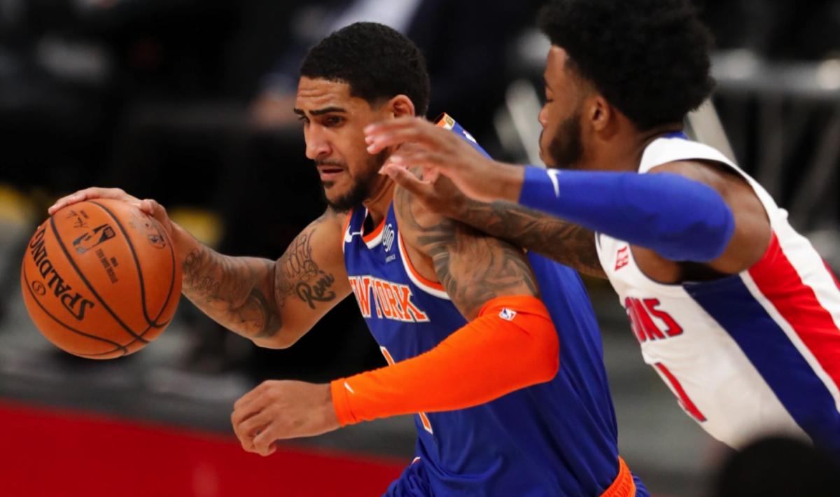 WATCH: Obi Toppin Throws 'First' Pitch at Knicks Night in Queens ...