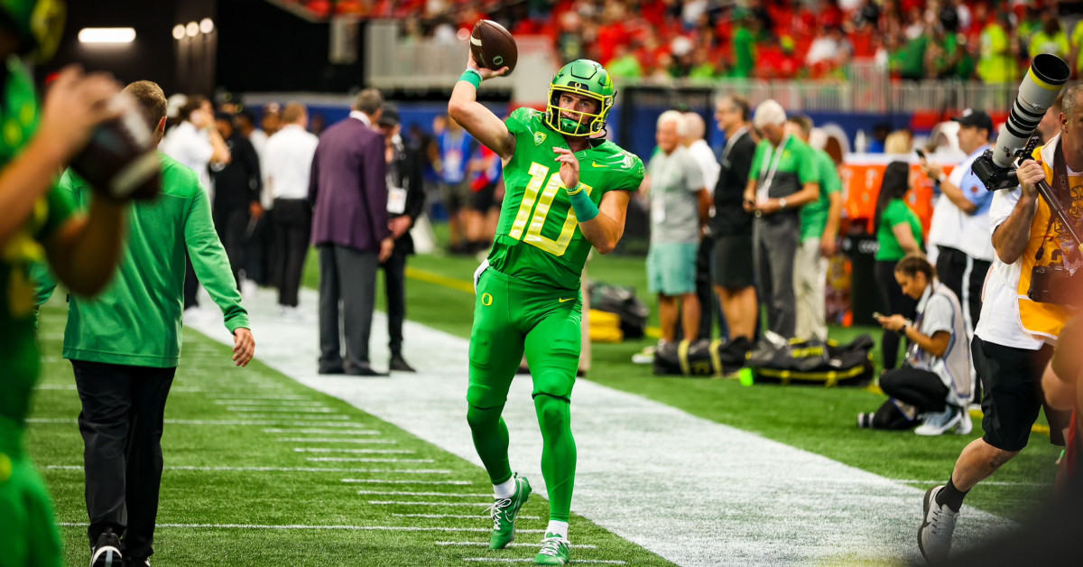 Duck QB Bo Nix returning to Oregon for 2023 college football season | SuperWest Sports
