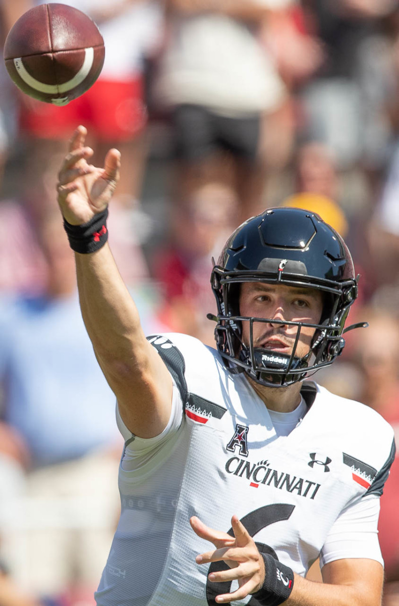 Hogs Scrap, Claw Way to Win Over Cincinnati Bearcats in Razorback ...