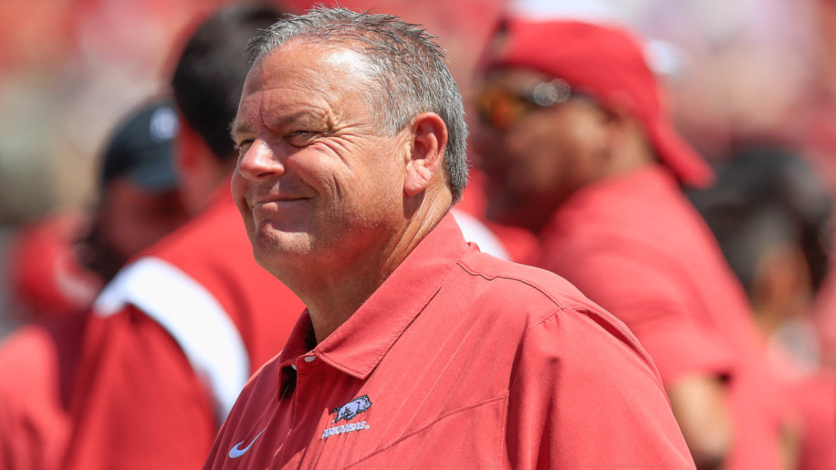 Razorbacks coach Sam Pittman had some fun messing with plane trackers ...