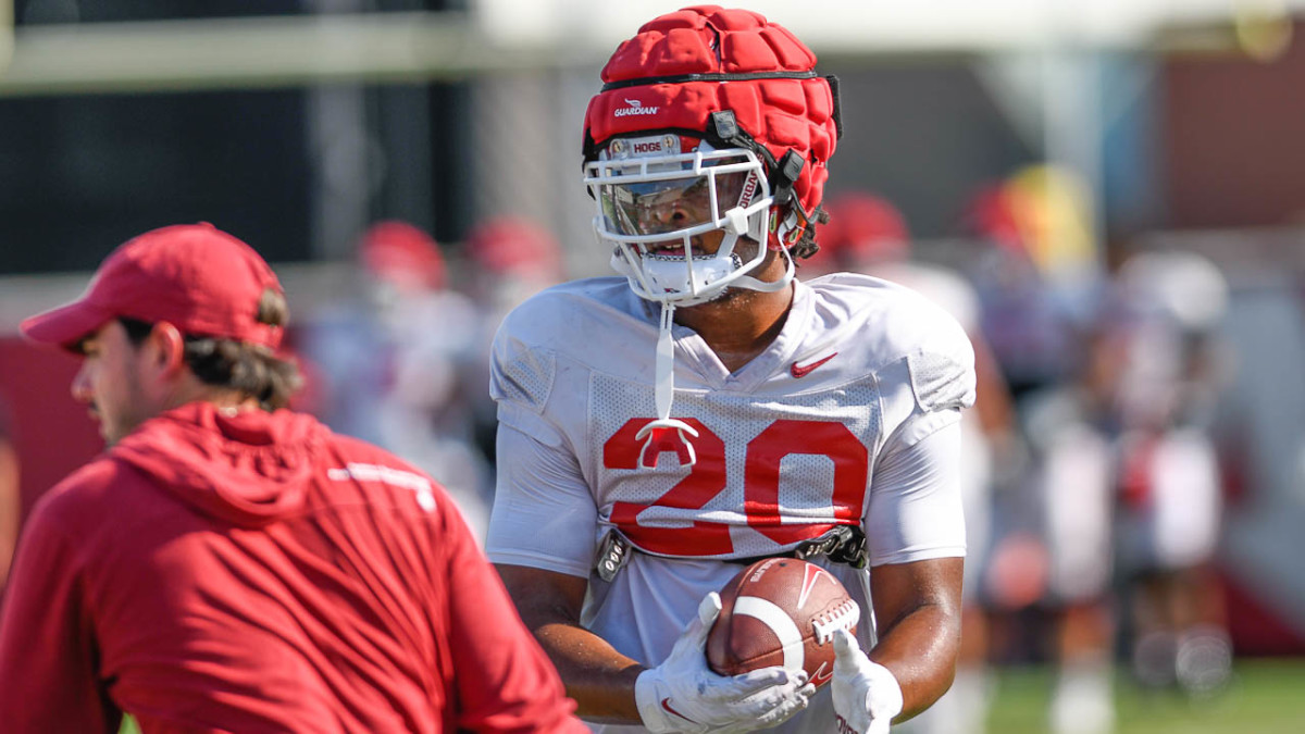 Razorbacks running back Dominique Johnson practices without green ...