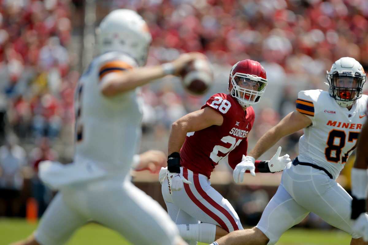 Brent Venables' Heart to Heart With Oklahoma Sooners LB Danny Stutsman ...