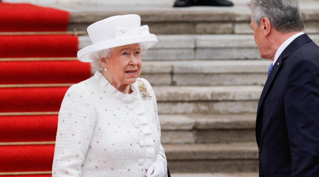 Premier League Clubs, Stars Pay Respects to Queen Elizabeth - Sports ...