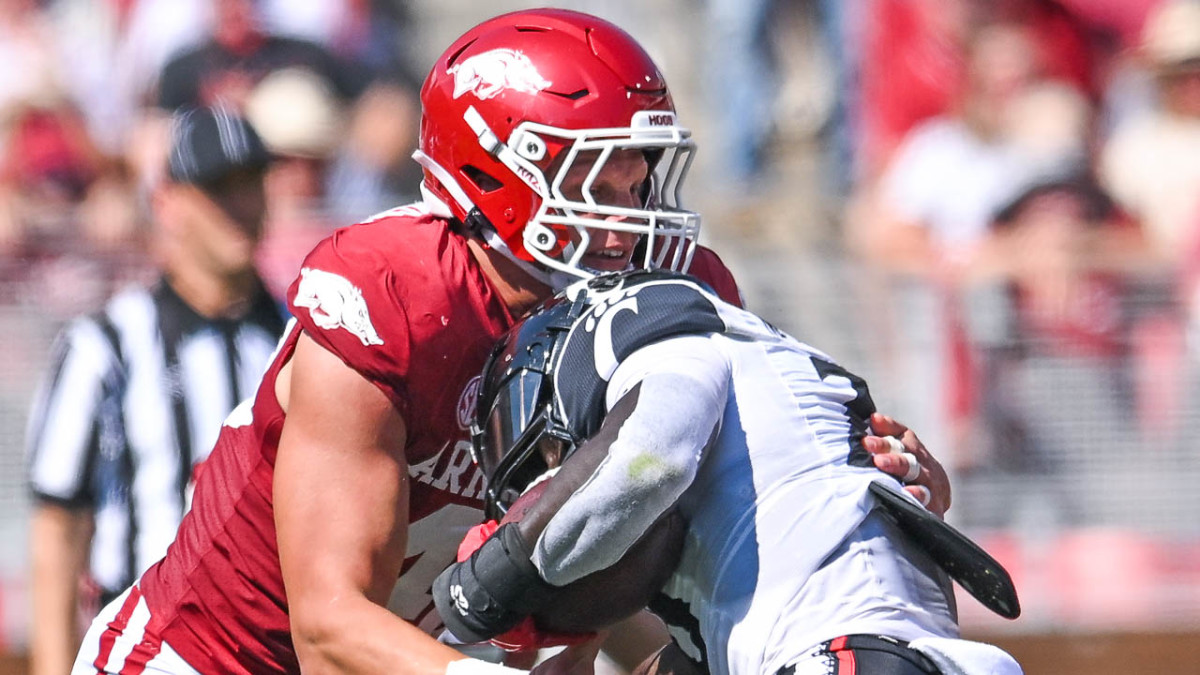 Razorbacks' defense has to find way to slow down South Carolina's ...