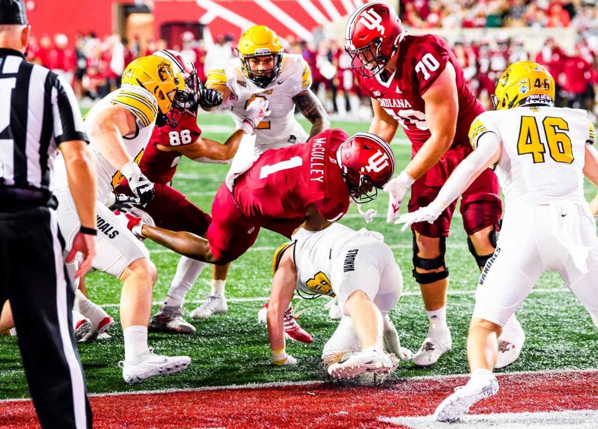 PHOTO GALLERY: Indiana Football Vs. Idaho Vandals - Sports Illustrated ...