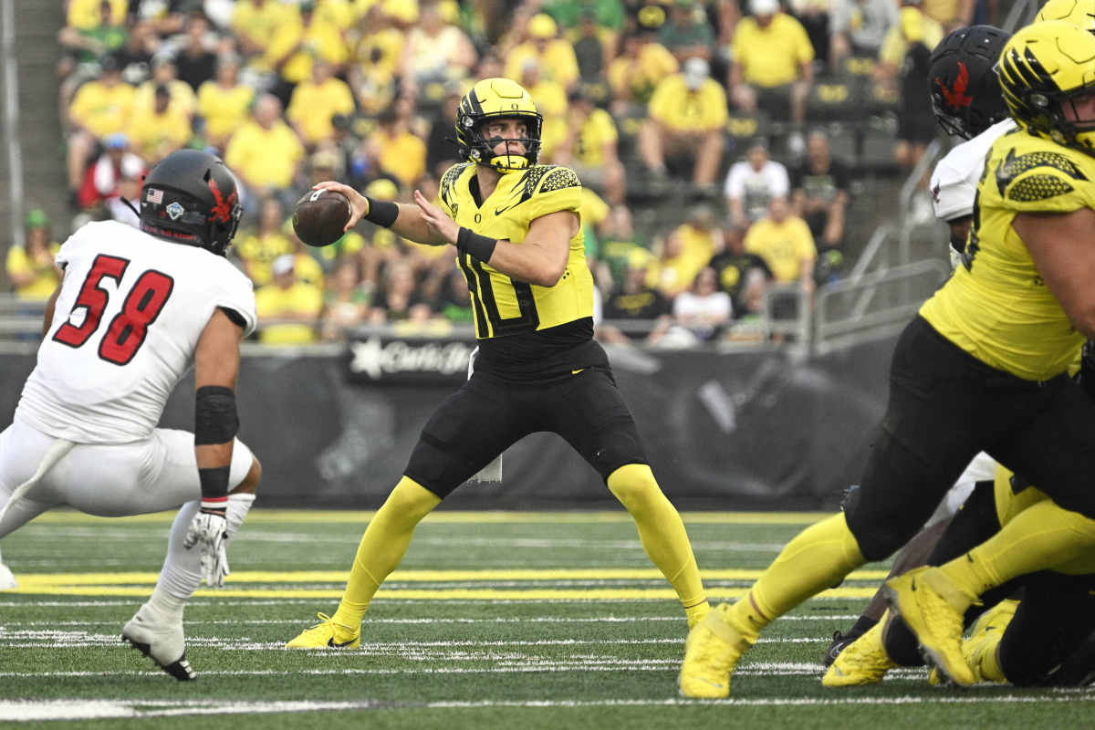 Oregon Football: Ducks Offensive Players of the Game vs. Eastern ...