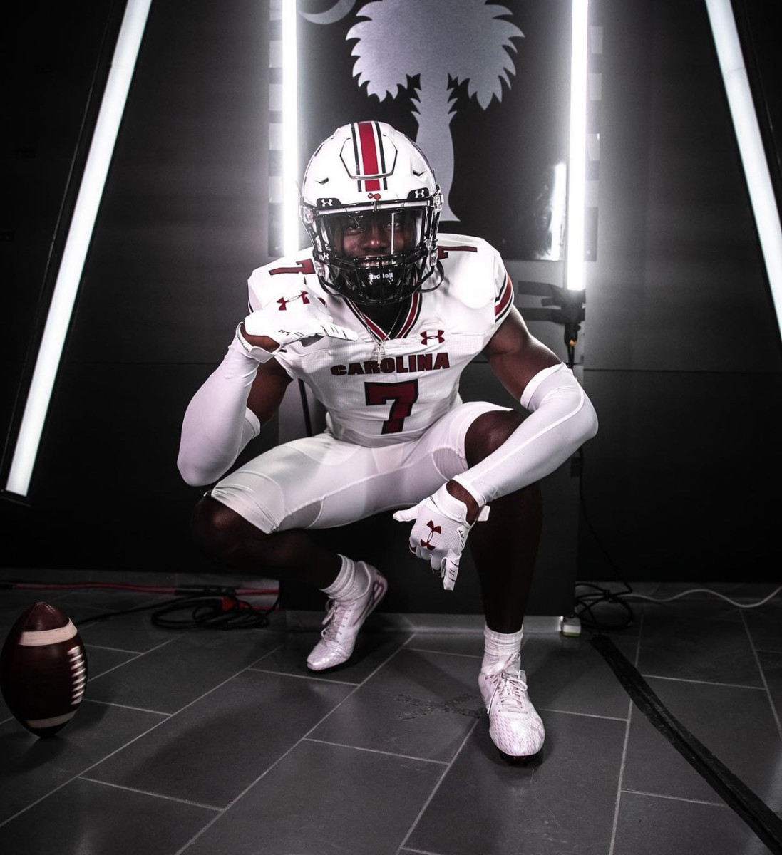 South Carolina Hosts Edge Rusher Nyckoles Harbor For Georgia Game ...