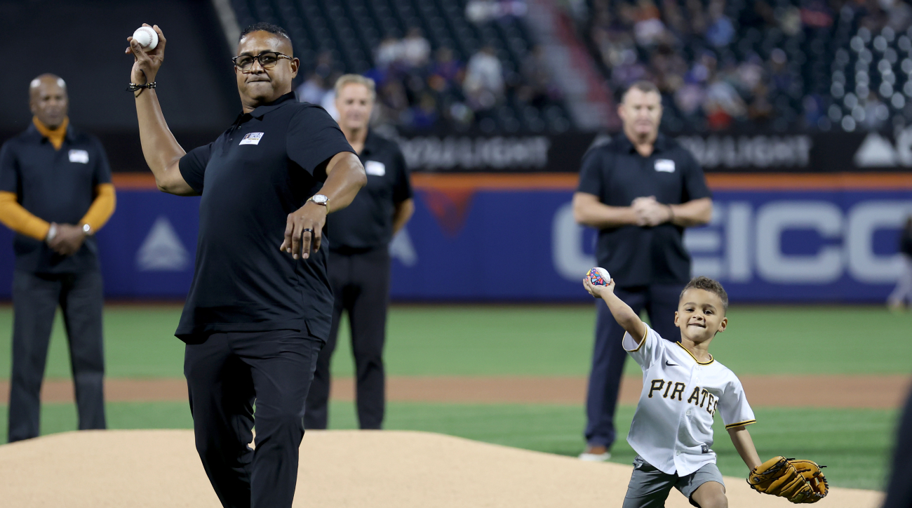 Roberto Clemente’s Son, Grandson Throw First Pitches at Pirates-Mets ...