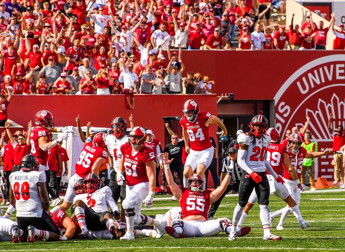 Charles Campbell Drills 51-Yard Field Goal to Defeat Western Kentucky ...