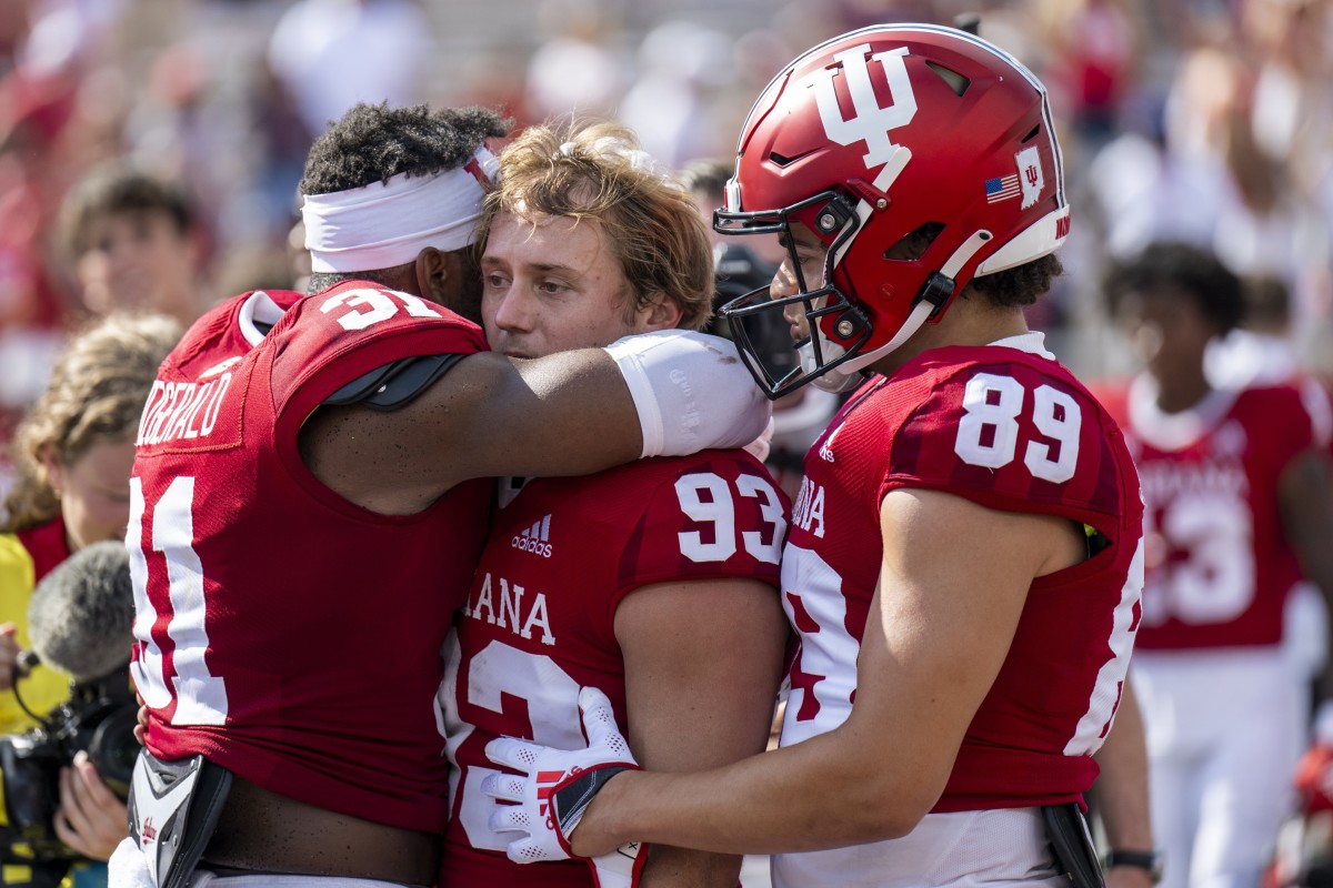Charles Campbell Drills 51-Yard Field Goal to Defeat Western Kentucky ...