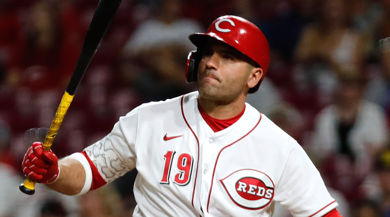 Joey Votto Sits in Crowd With Reds Fans During Injury Absence - Sports ...