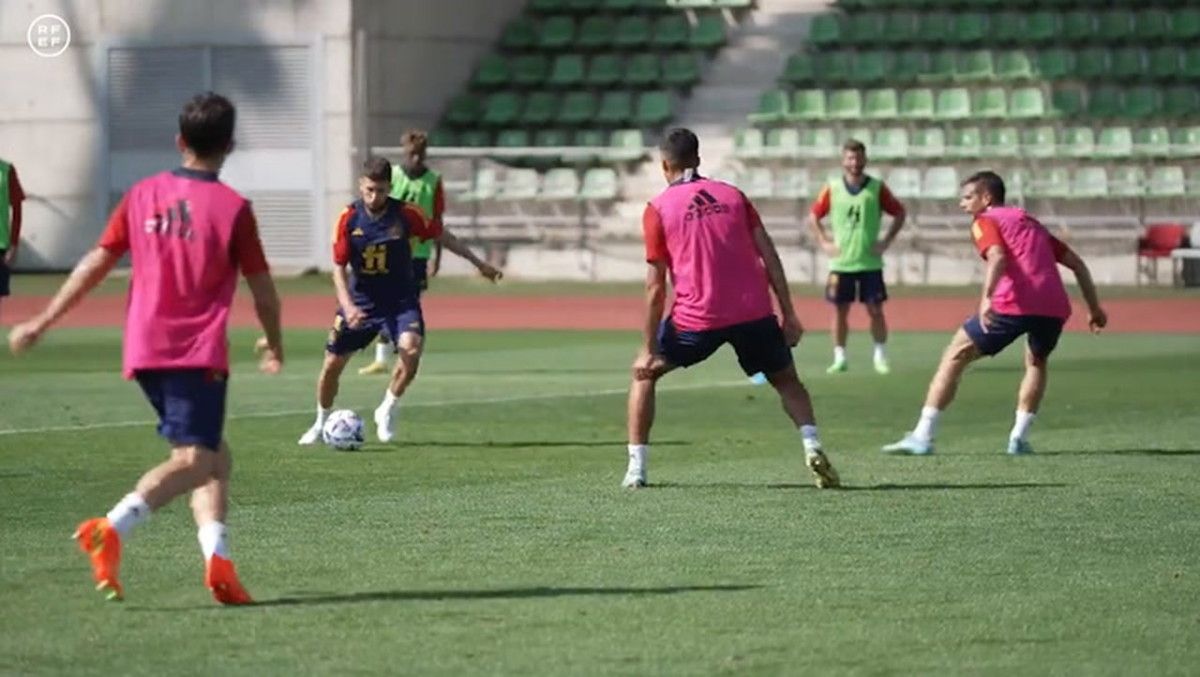 Busquets shows his quality and Gavi finds the net in Spain training ...