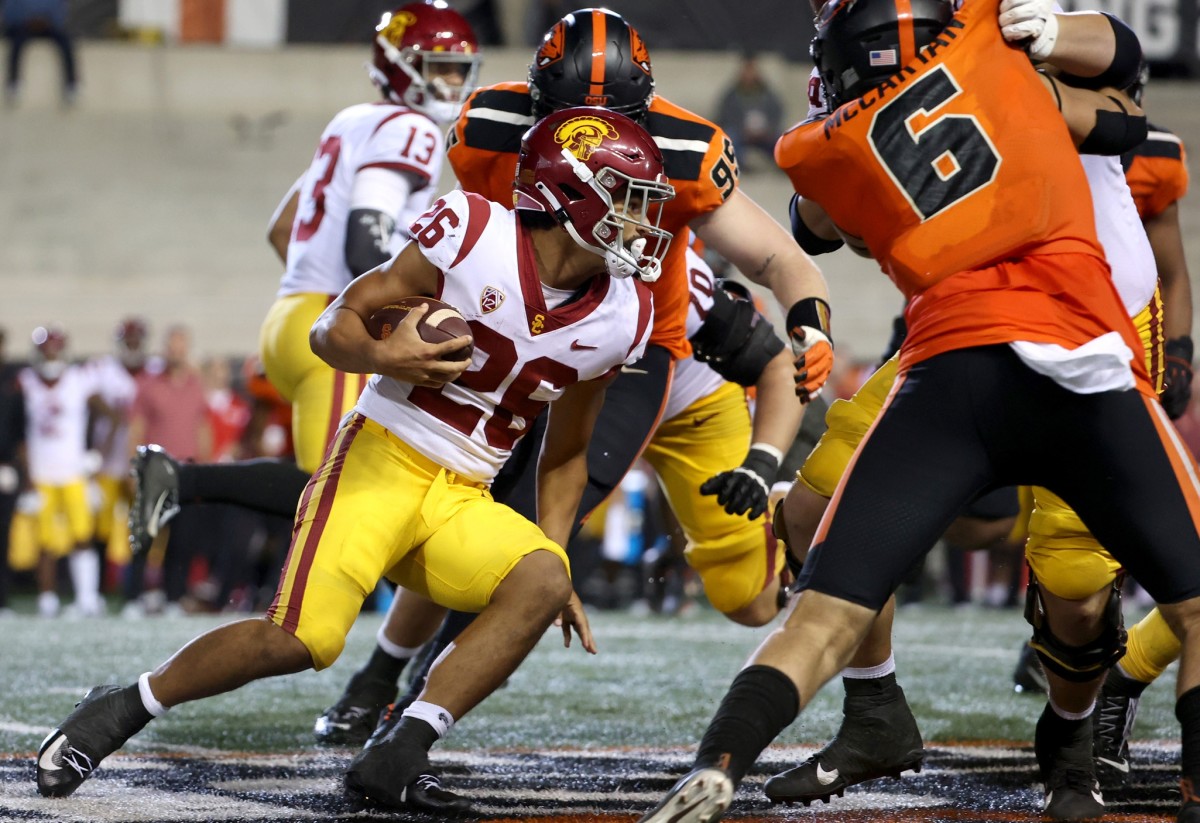 Look: Travis Dye, defense lead USC to 17-14 road win over Oregon State ...