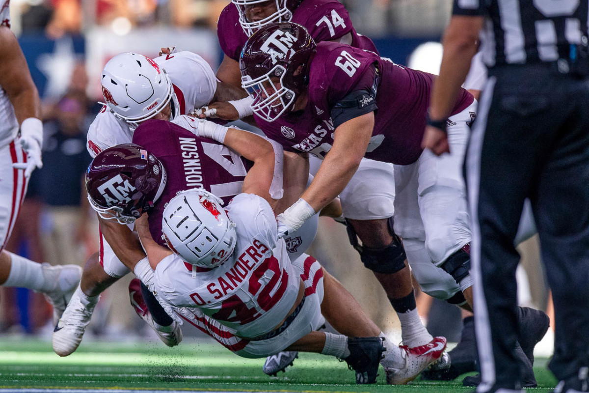 Razorbacks' leading tackler Drew Sanders shows why Alabama big favorite ...