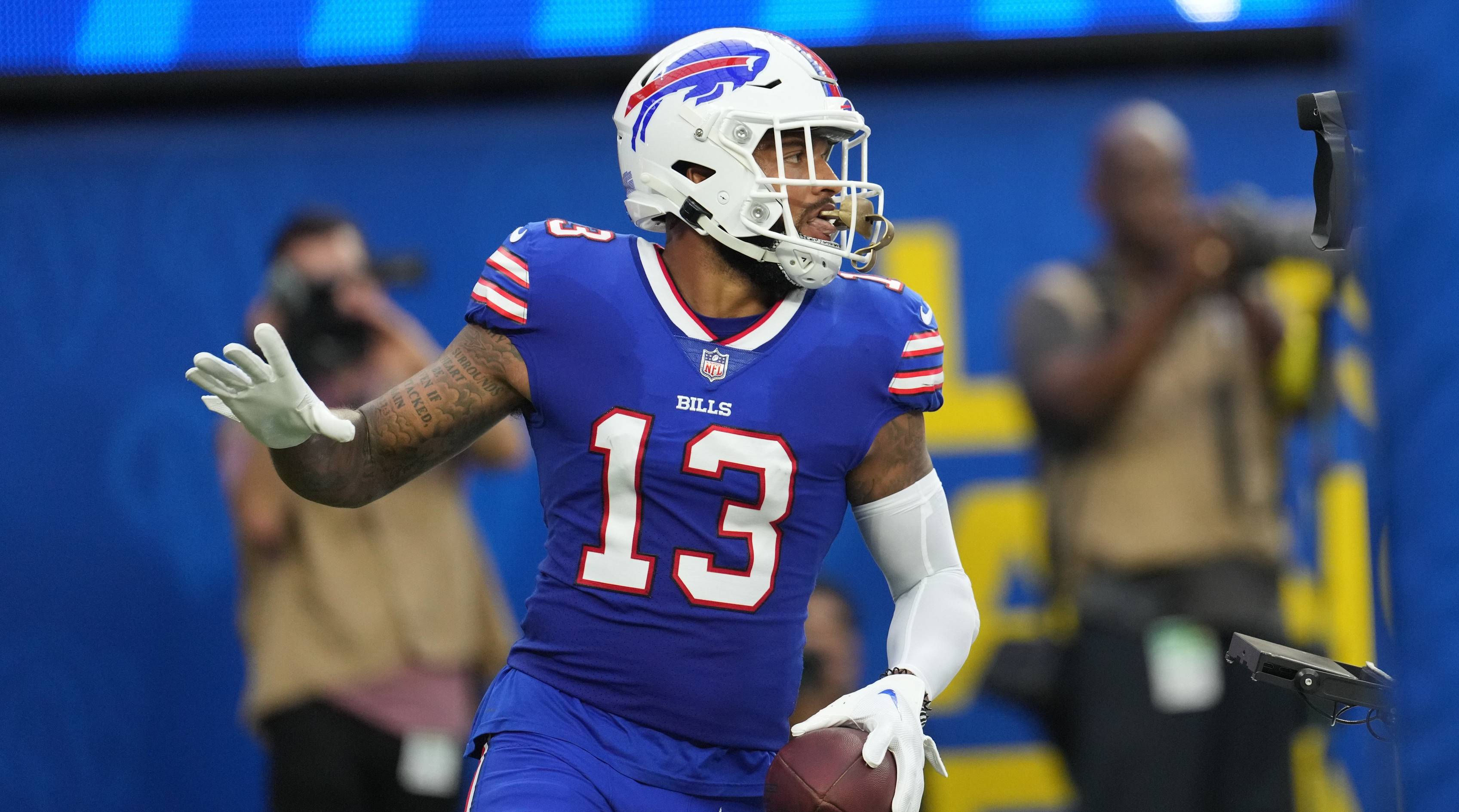Bills’ Gabe Davis Honors ‘The Office’ With Cleats vs. Dolphins - Sports ...