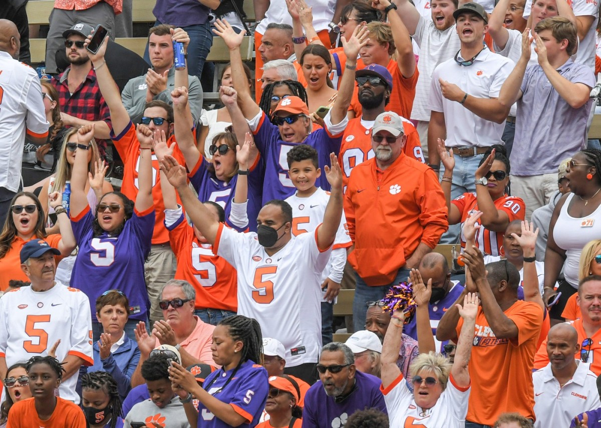 Odds and Ends: Clemson Tigers Begin Week Favored in Prime-Time Matchup ...