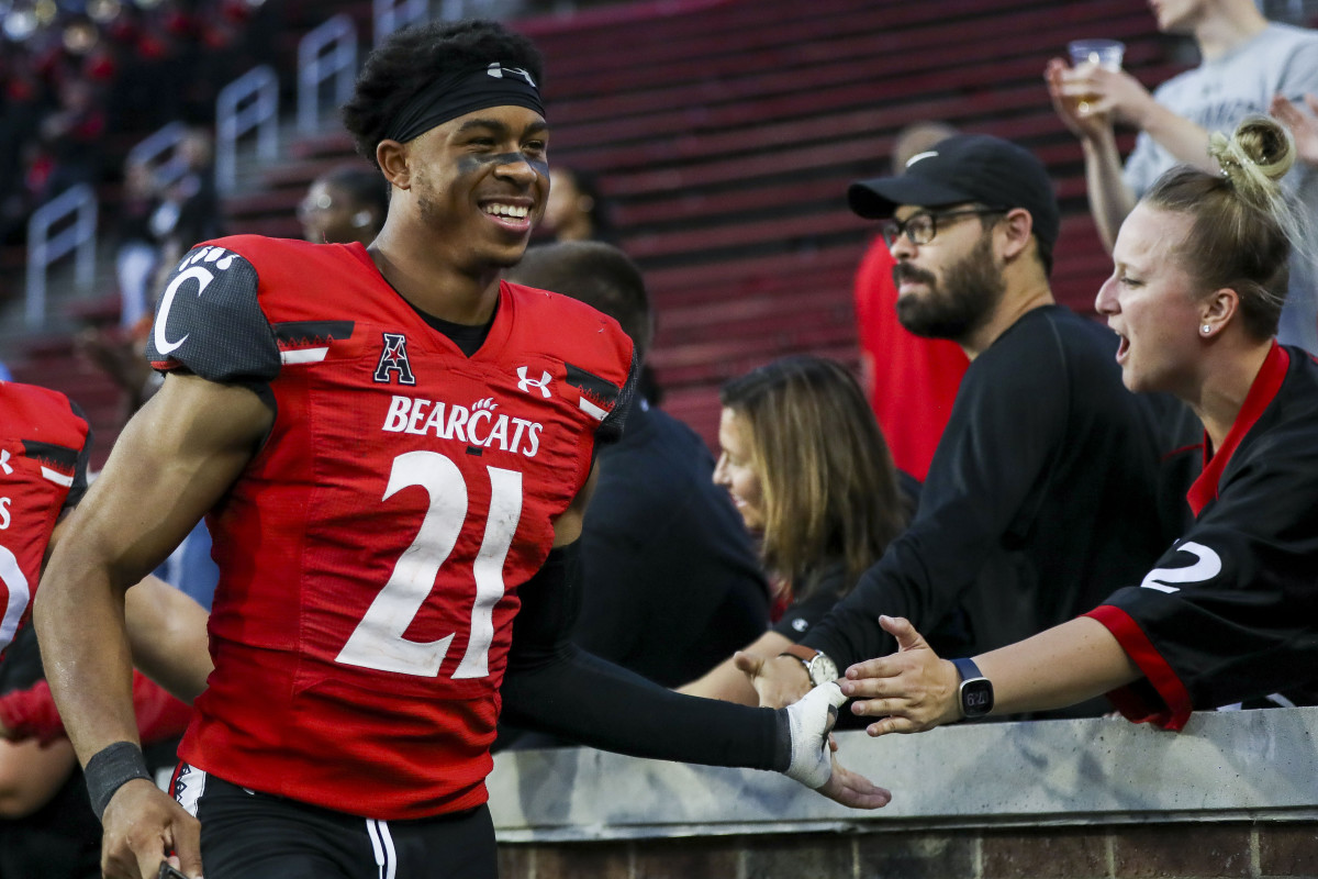 UC's Tyler Scott, Ivan Pace Jr. Named AAC Offensive/Defensive Players ...