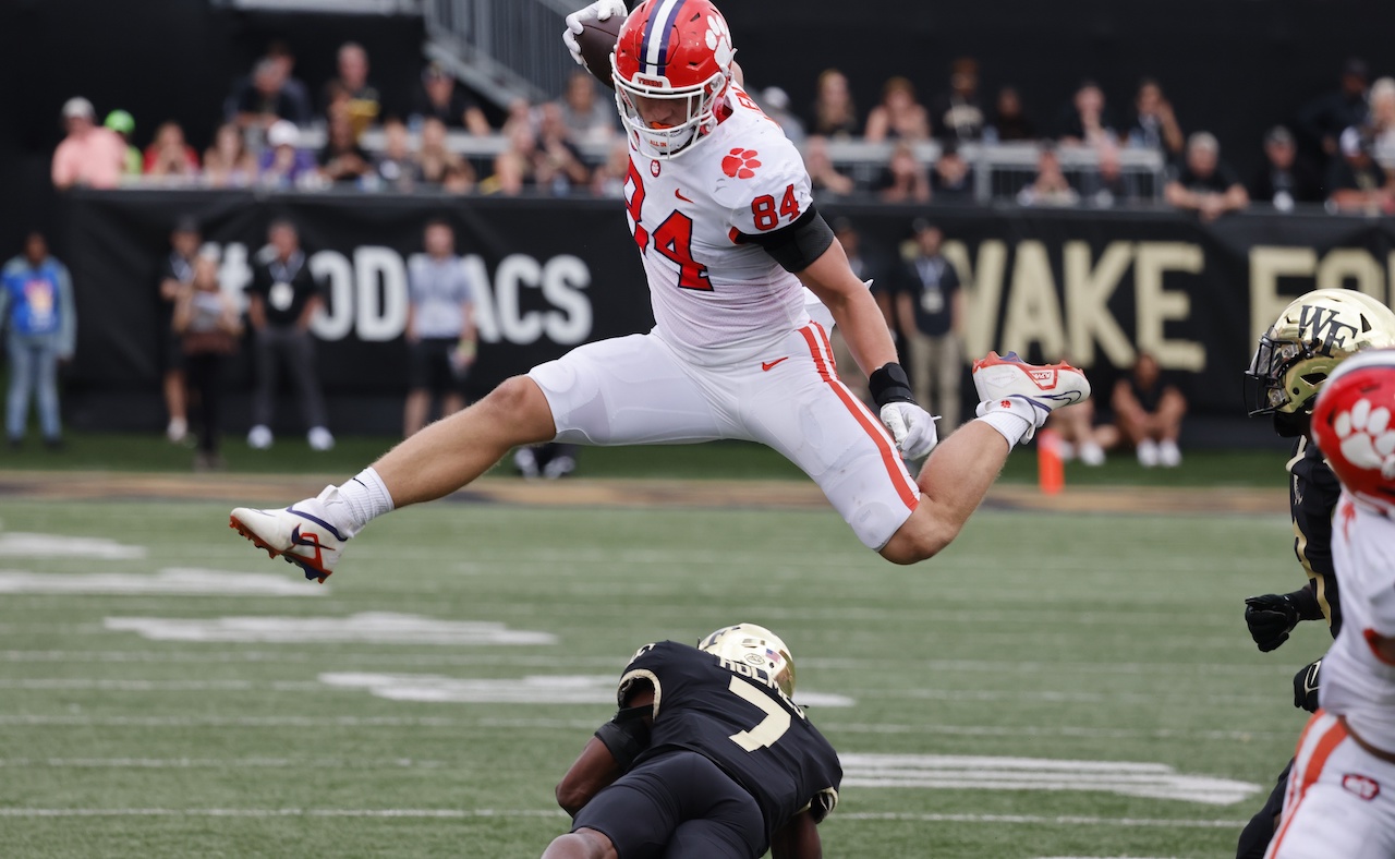 Clemson Tiger Davis Allen Keeps Last Year in Mind While Preparing for ...