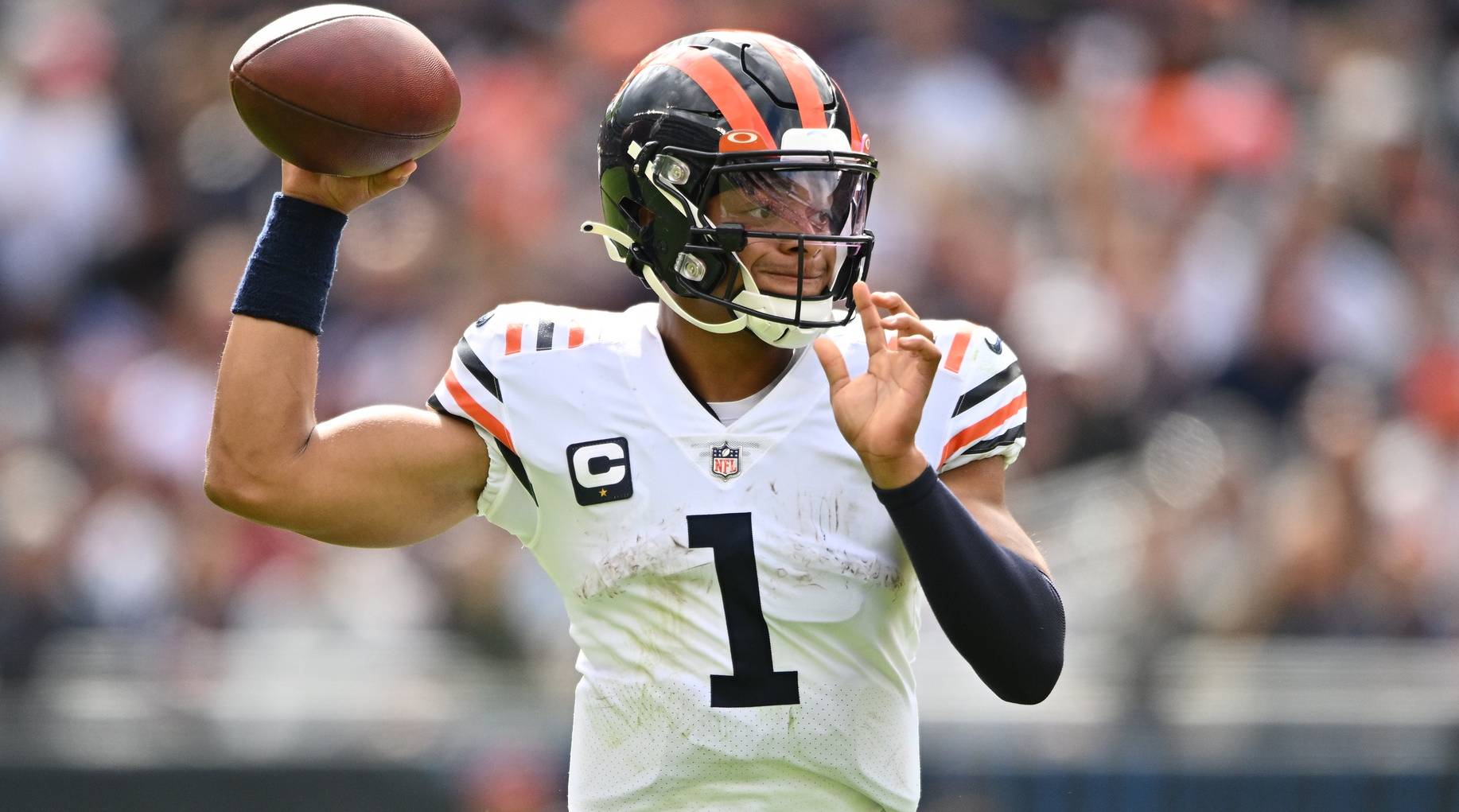 Justin Fields Sets Embarrassing Mark Through Bears' First Three Games ...