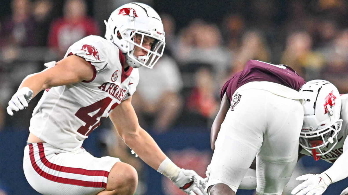 Razorbacks' leading tackler Drew Sanders shows why Alabama big favorite ...