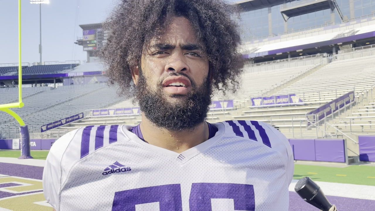 Bainivalu's Farewell Tour Brings Him to One of Final UW-UCLA Games ...