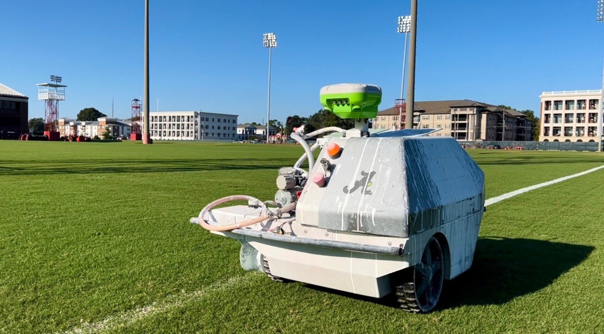The Robot That Makes Alabama Football Practice Even More Efficient ...