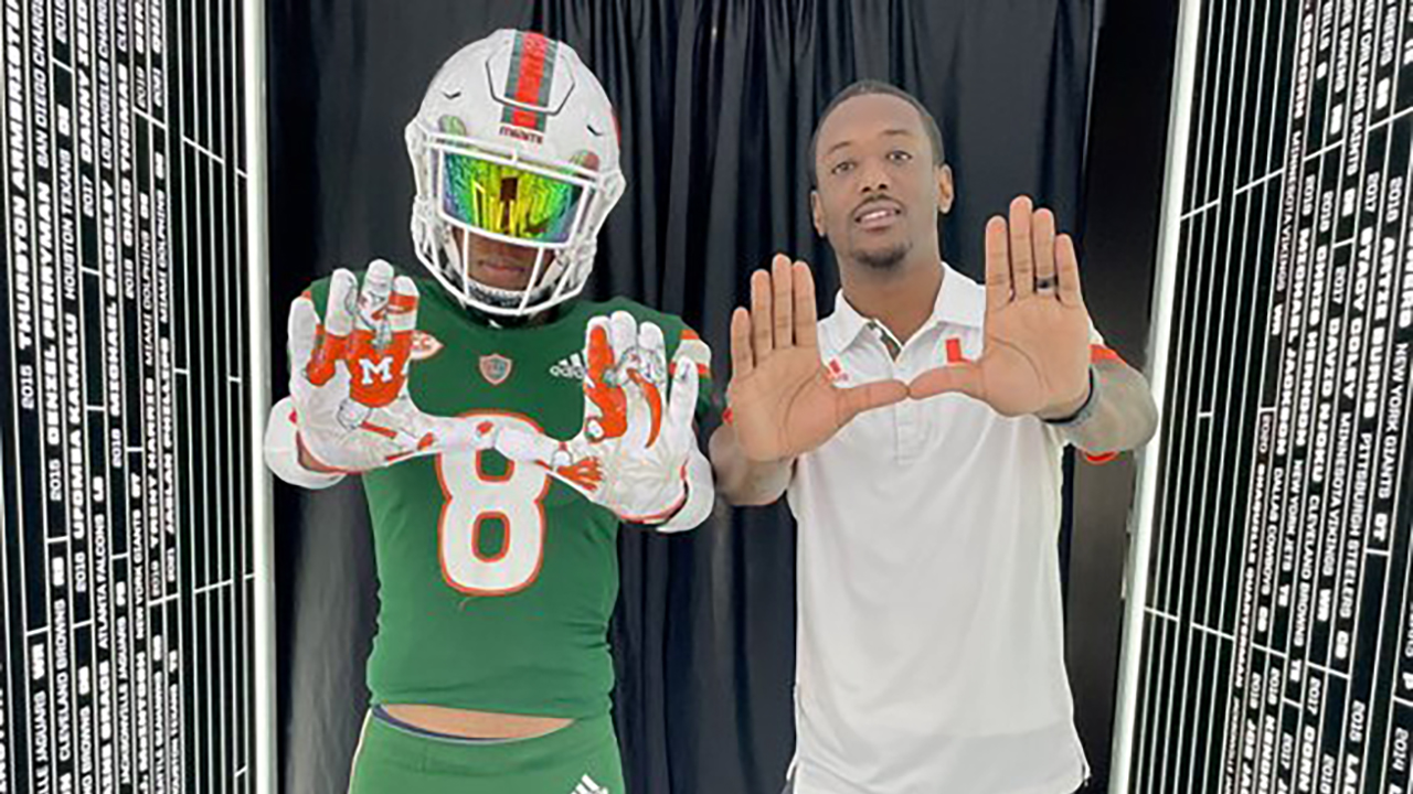 CB Chris Ewald Wants to See How Hurricanes 'Face Adversity,' Talks ...