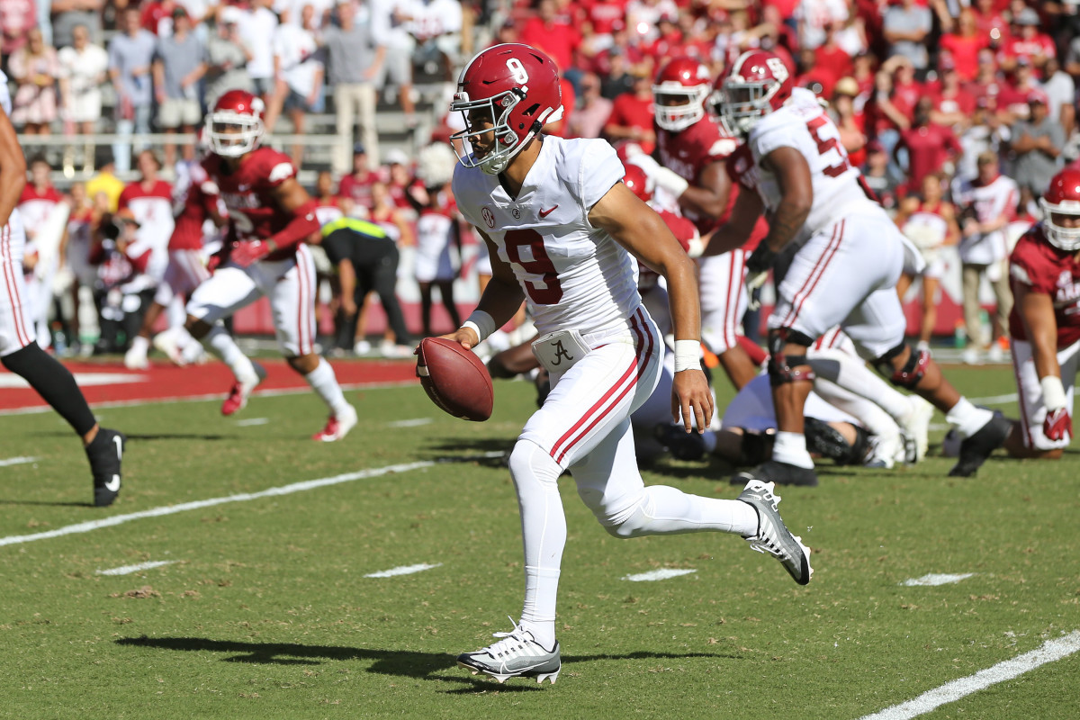 Alabama Quarterback Bryce Young Suffers Sprained Shoulder at Arkansas ...