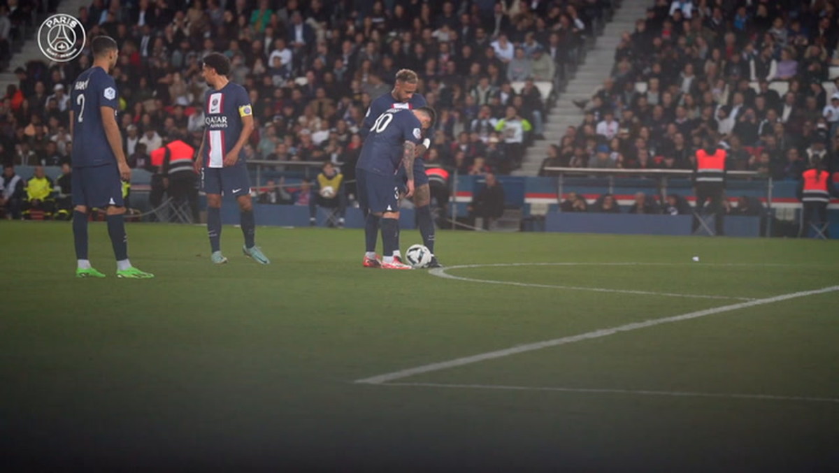 Leo Messi's first free kick with PSG - Soccer - OneFootball on Sports ...