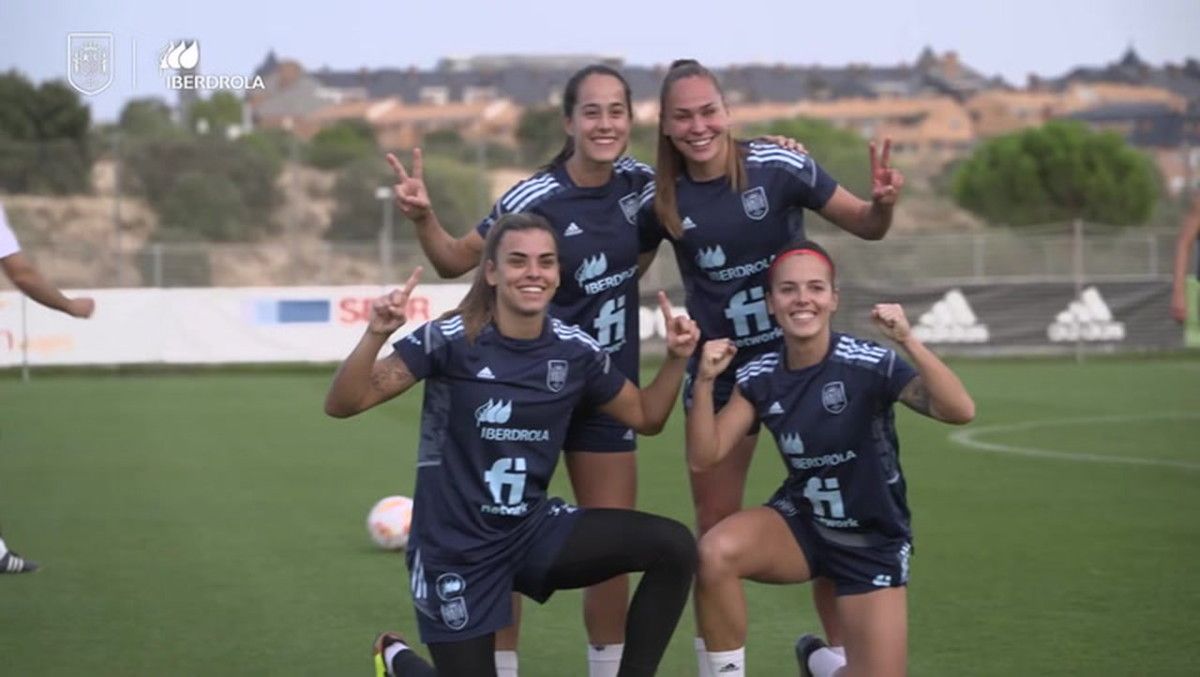 Exciting football tennis games in Spain Women’s training - Soccer ...