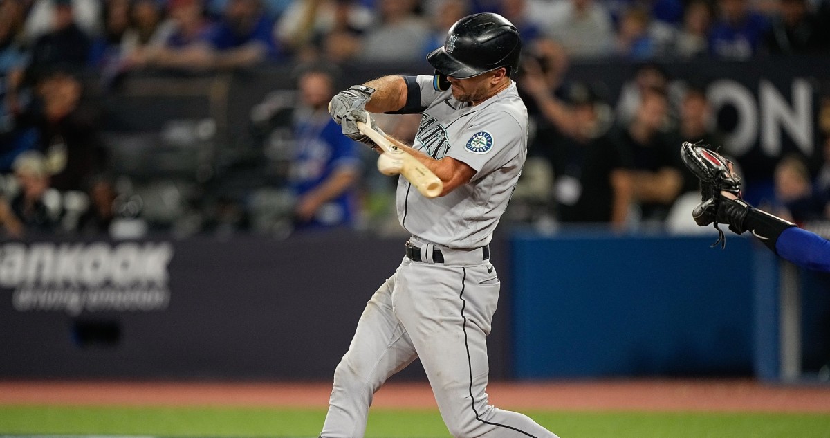 WATCH: Adam Frazier Hits Game-Winning Double to Send Mariners to ALDS ...