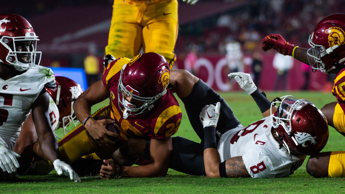Travis Dye has emerged as key playmaker in USC's offense - Sports ...