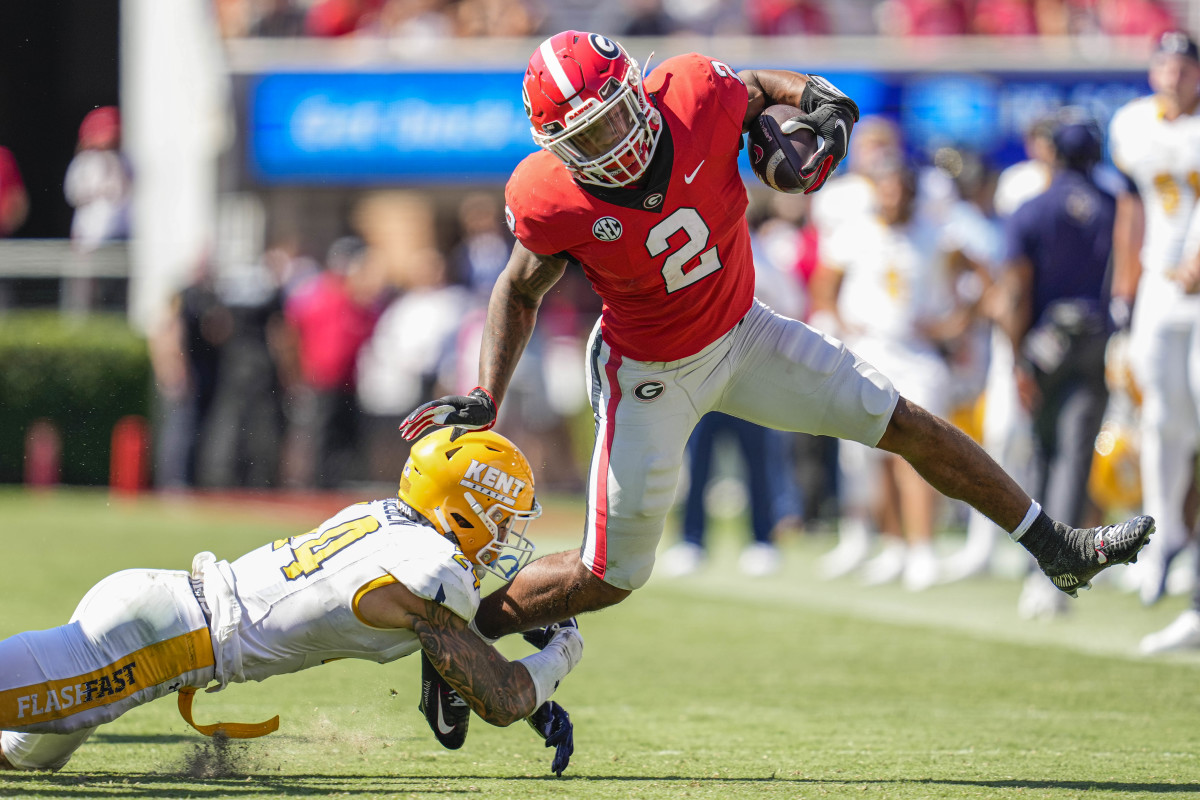 Kendall Milton Injury in UGA vs Auburn - Sports Illustrated Georgia ...