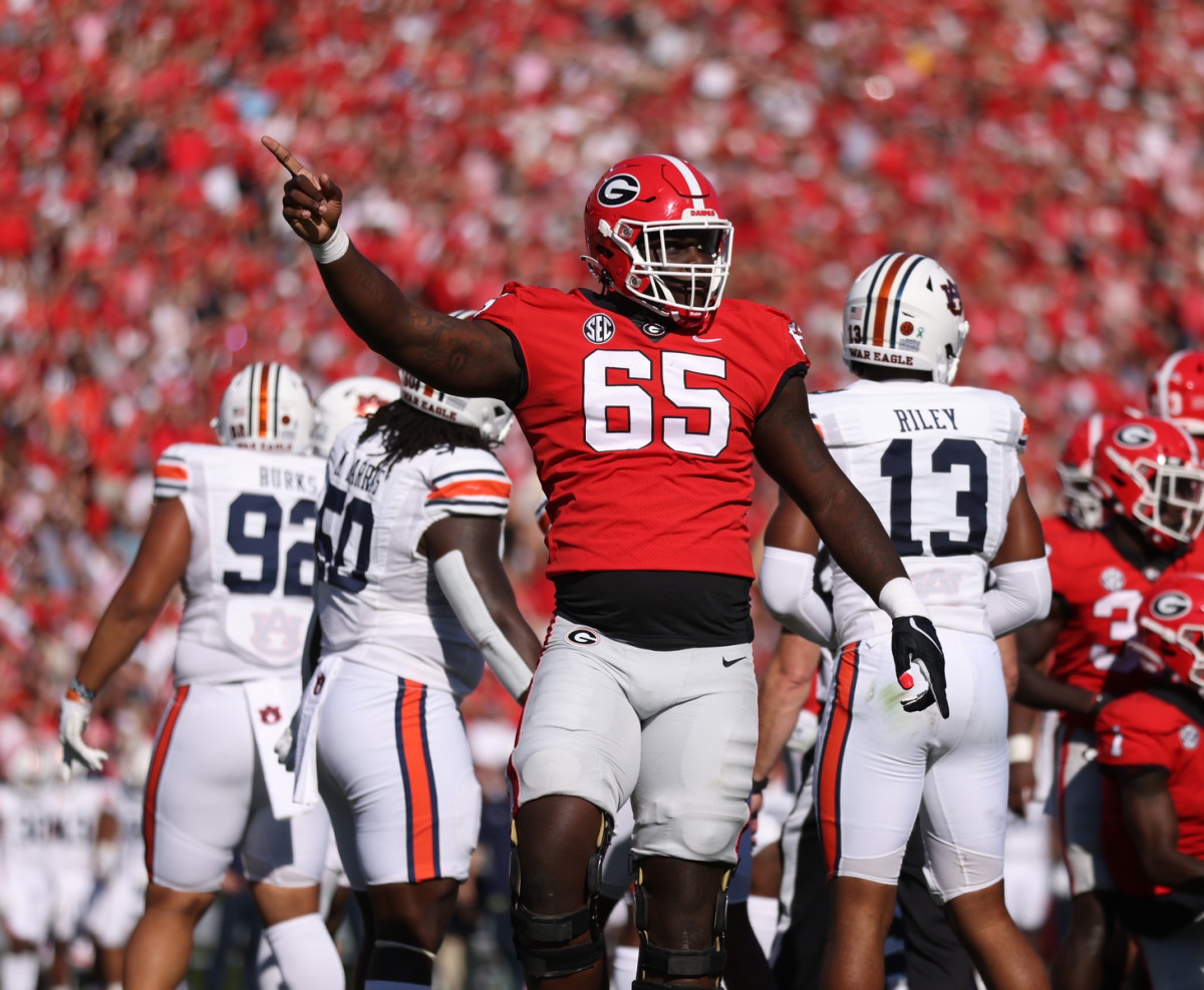 Georgia's Run Game Shines in Win Against Auburn - Sports Illustrated ...