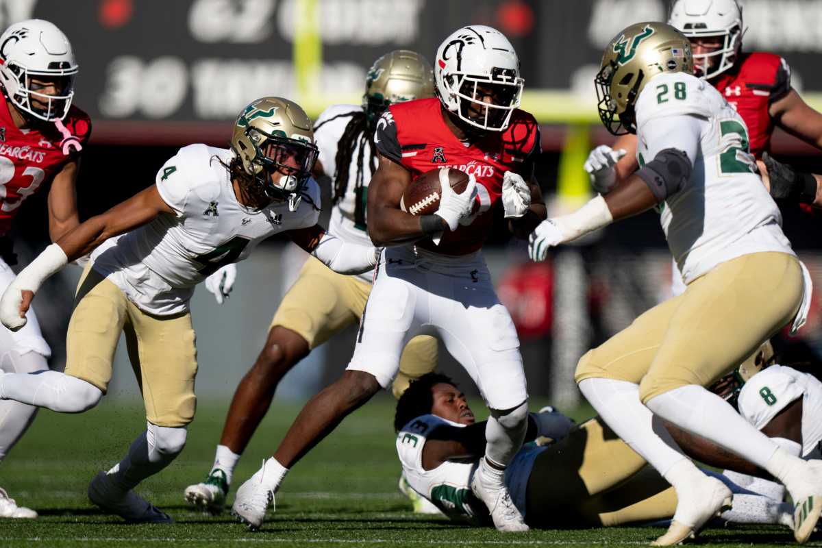 Final Huddle: UC Escapes South Florida Rushing Barrage 28-24 - All Bearcats