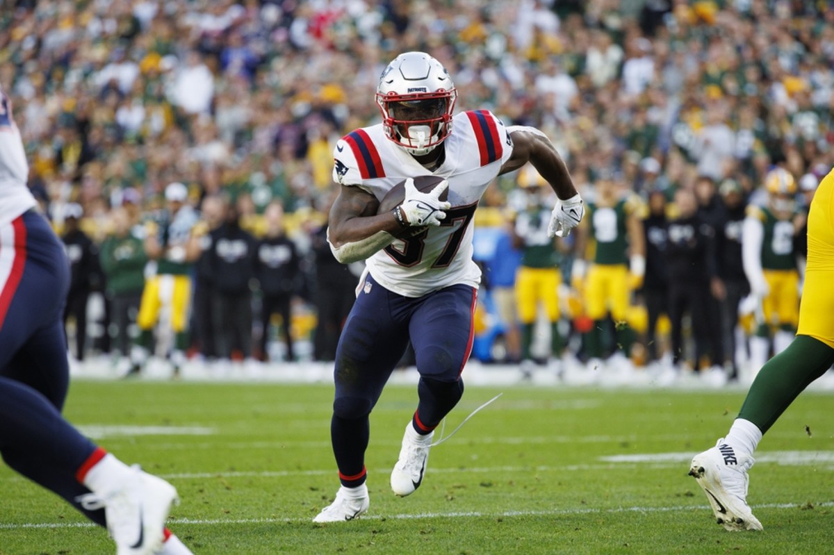 Patriots RB Damien Harris Won’t Play Against Browns - Sports ...
