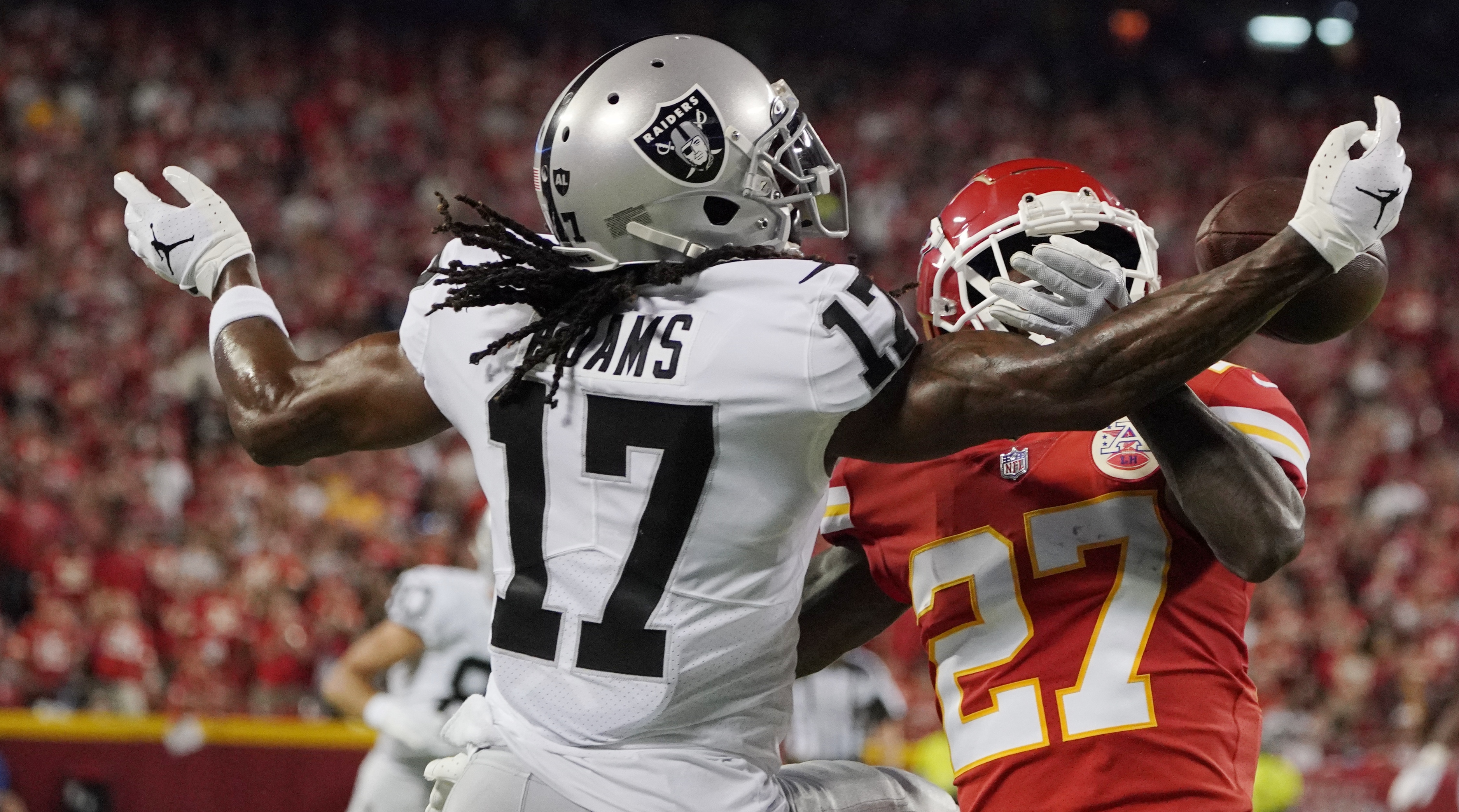 Photographer Files Assault Claim Against Davante Adams - Sports Illustrated