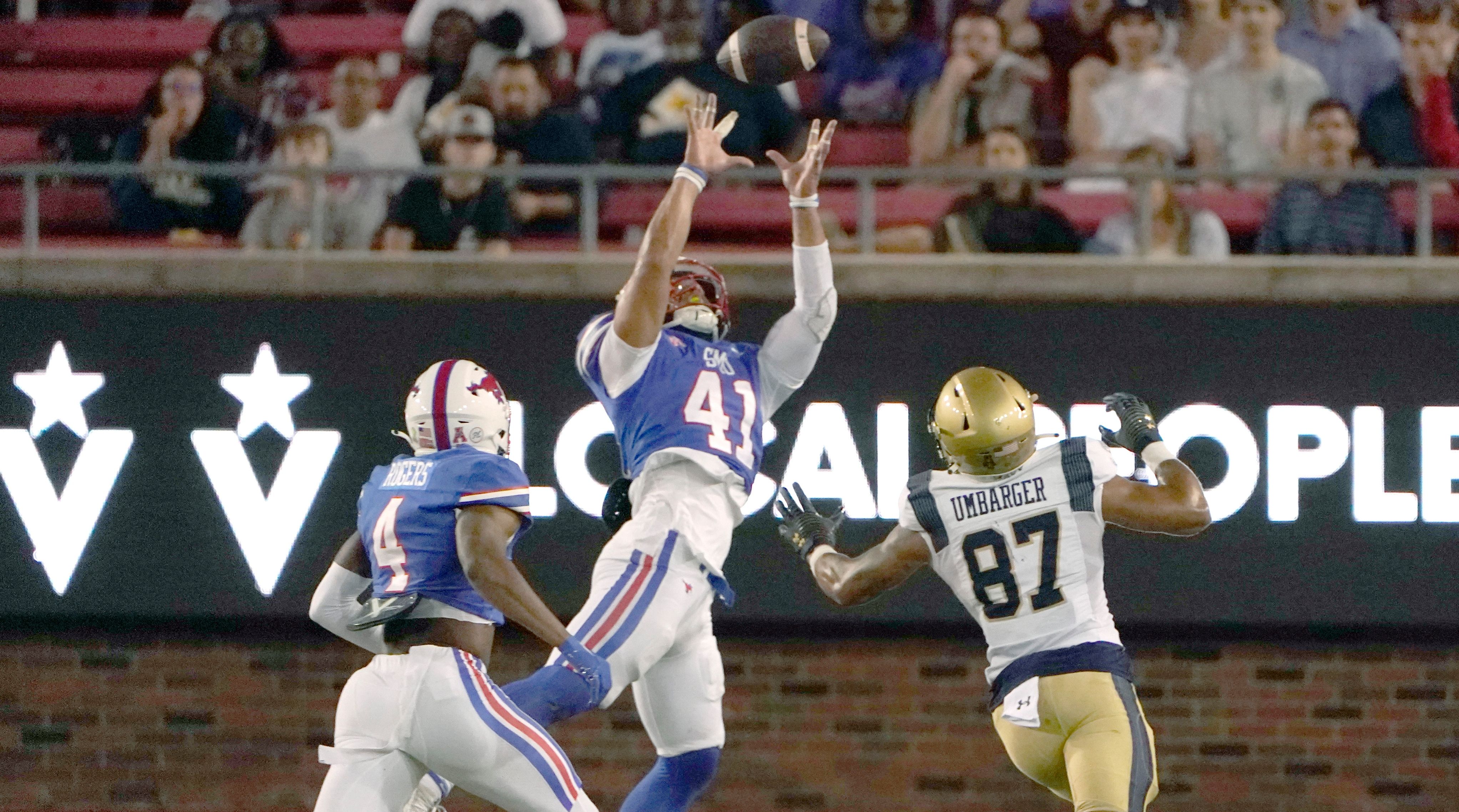 SMU-Navy Delayed After Mustangs Mascot Went to Bathroom on Field ...