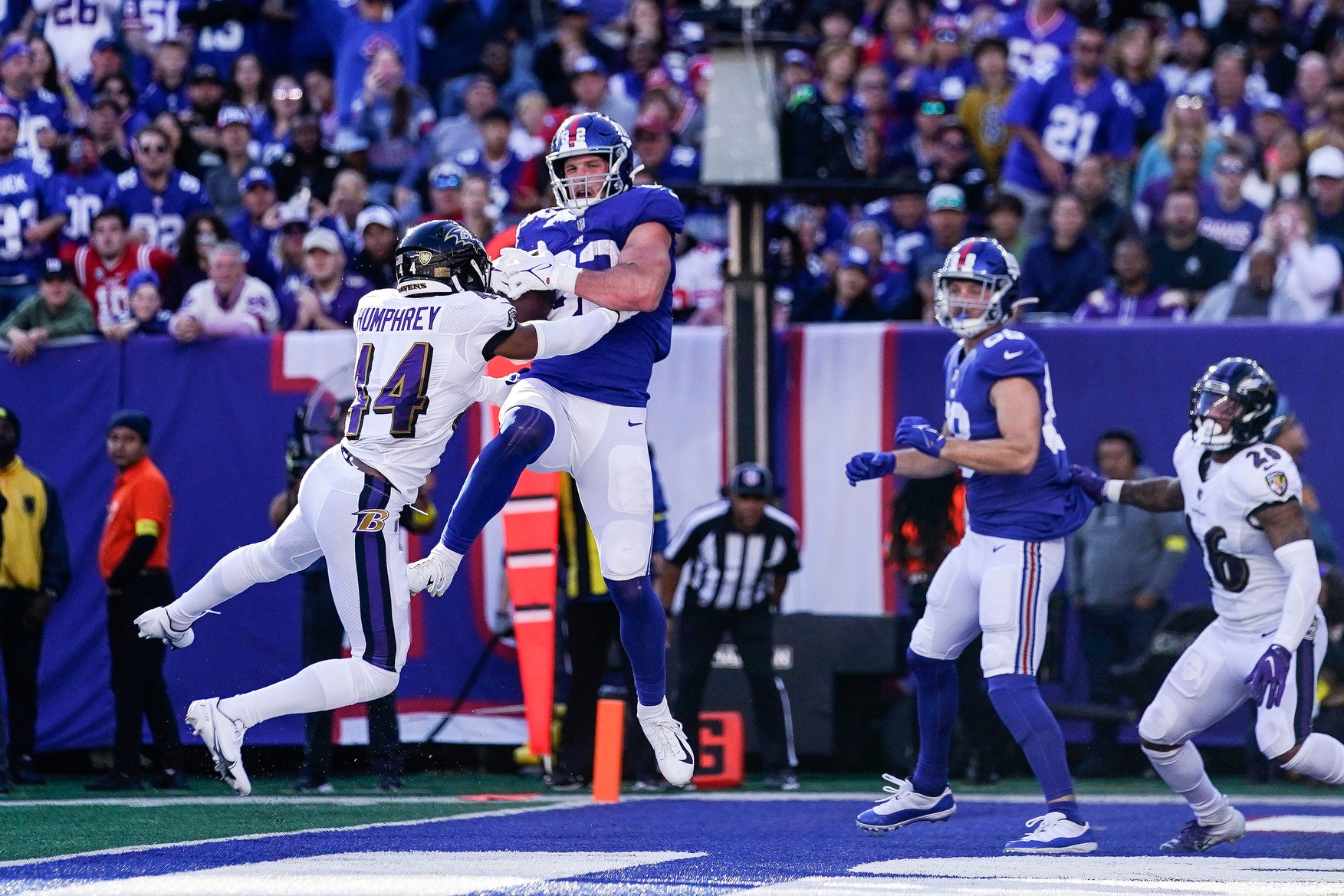 TE Daniel Bellinger Part of Rookie Class Playing Vital Role in Giants ...