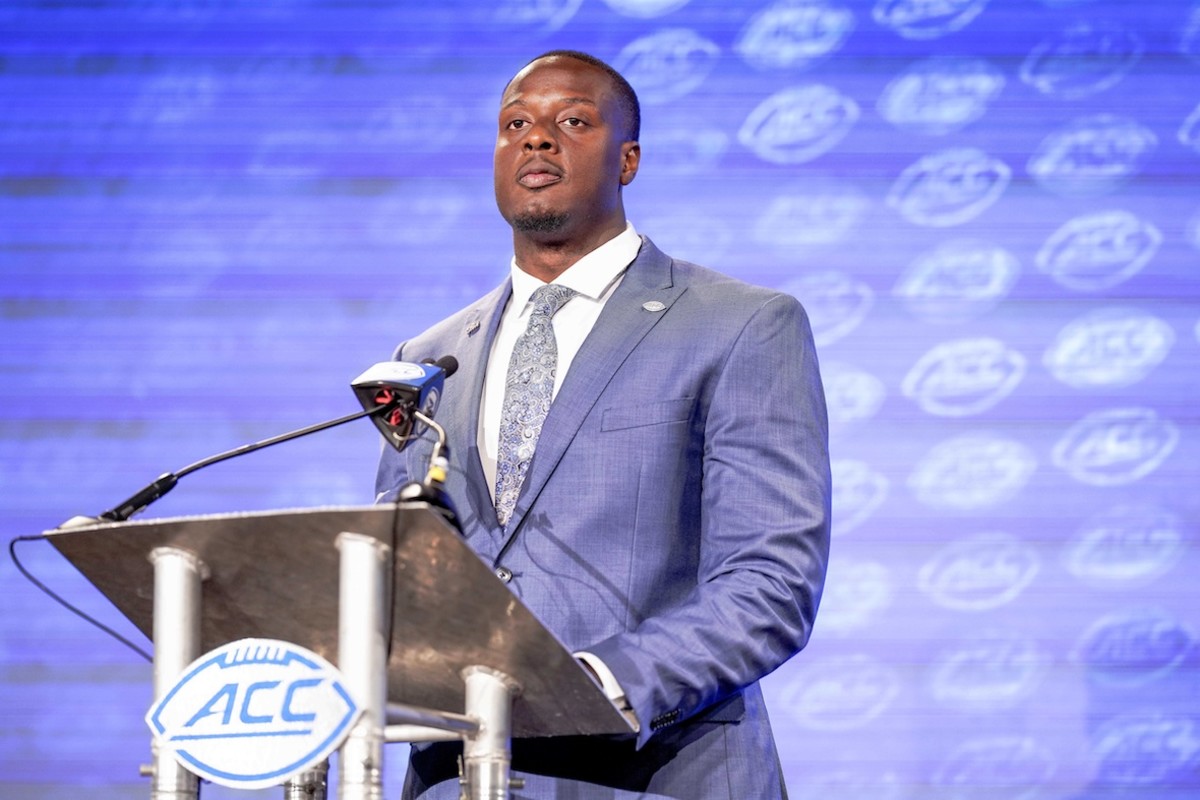 Pitt Panthers DE Deslin Alexandre Uses Bye Week to Promote Fifth Down ...