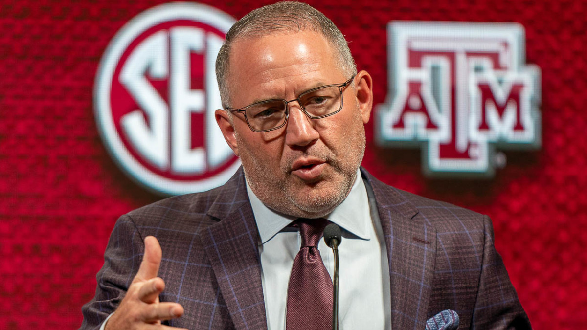 Razorbacks coach Eric Musselman apparently dumped the dress code for ...