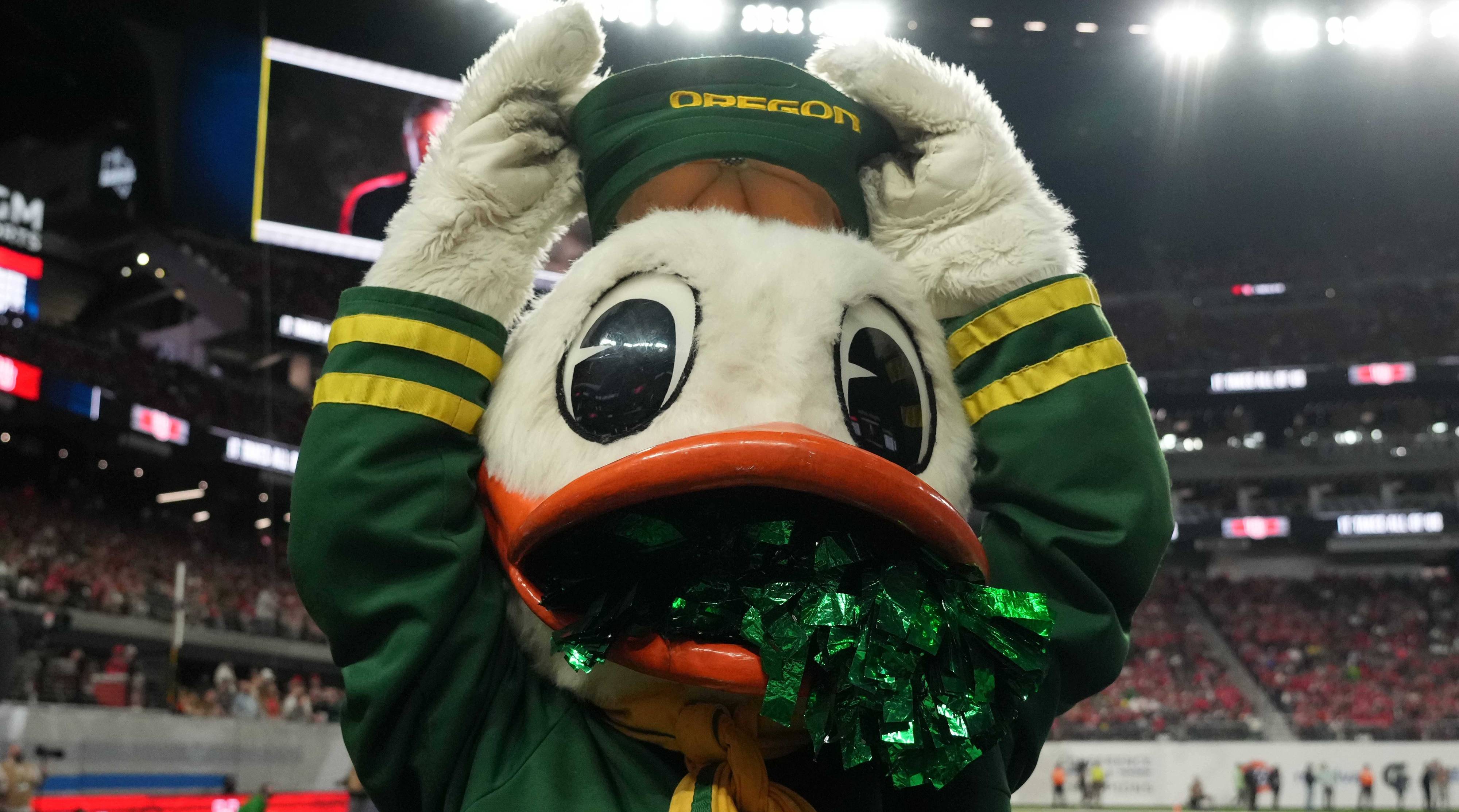 Live Duck got loose on Oregon's 'College GameDay’ set - Sports Illustrated
