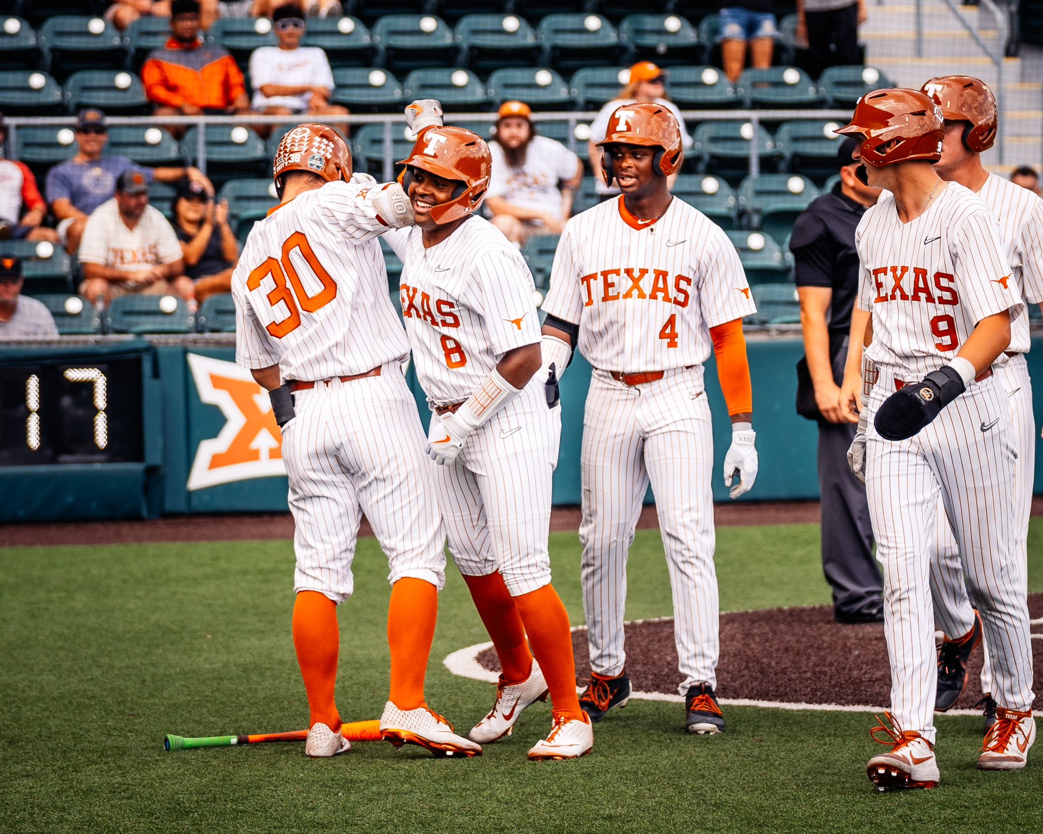 Texas Longhorns Impress With 18-5 Win Over Houston Cougars in Fall Ball ...