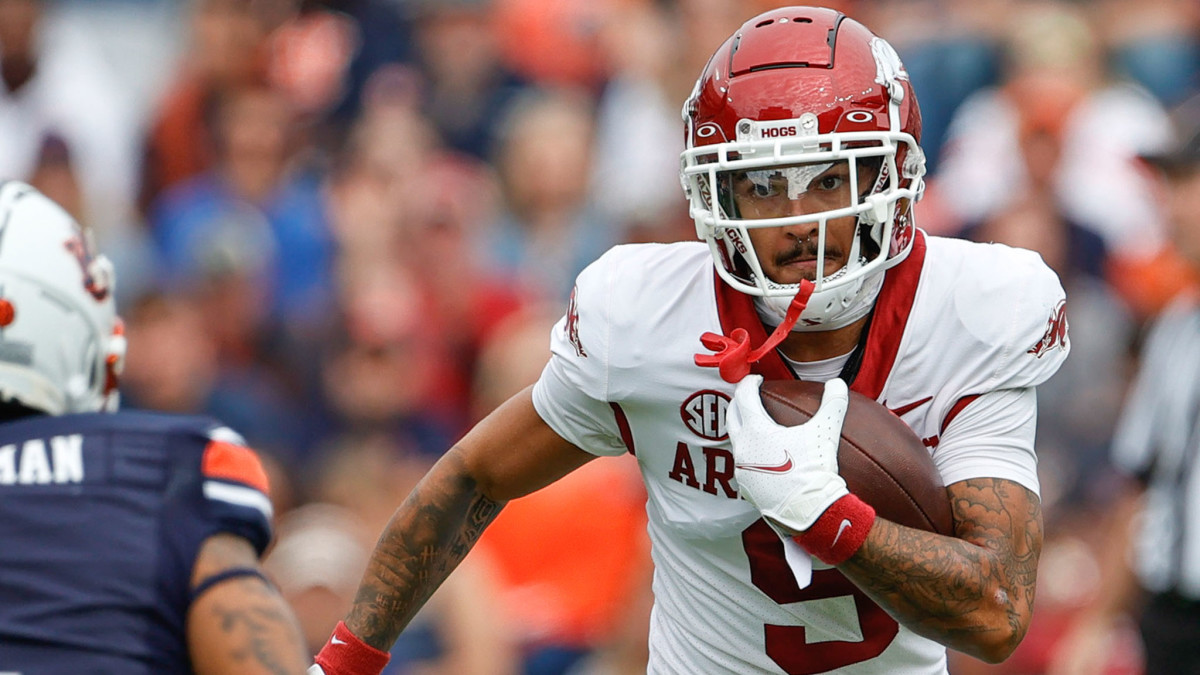 Razorbacks weren't particularly sharp at beginning, but rolled to 42-27 ...