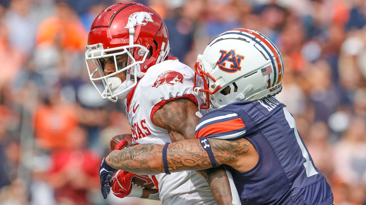 Razorbacks weren't particularly sharp at beginning, but rolled to 42-27 ...