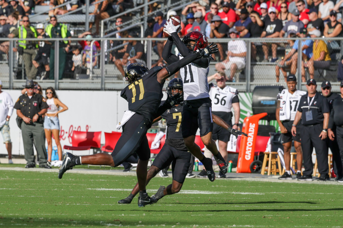 Final Huddle: UC Falls 25-21 to UCF in Ugly Offensive Outing - All Bearcats