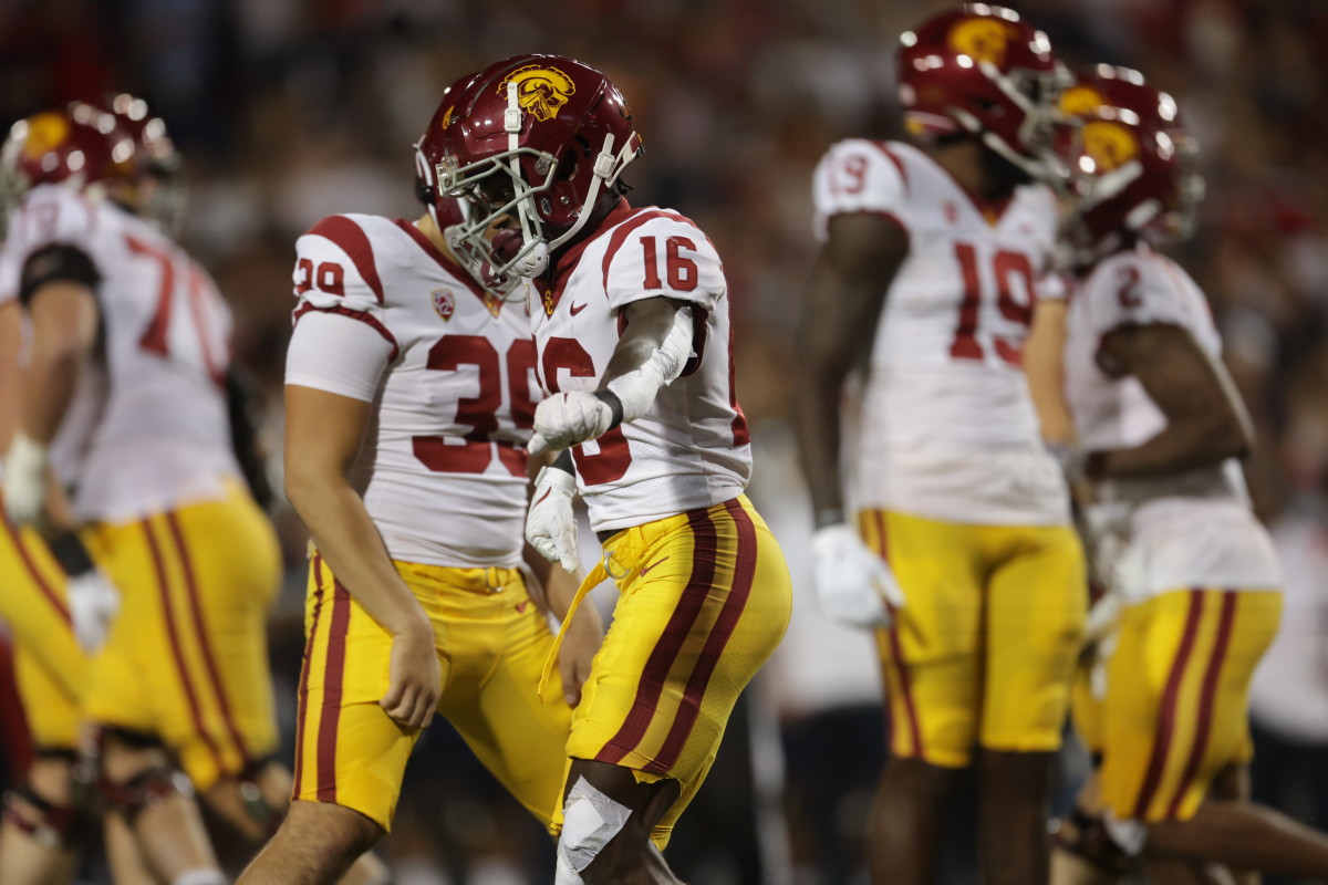 Look: Best USC football photos from Arizona game - Sports Illustrated ...