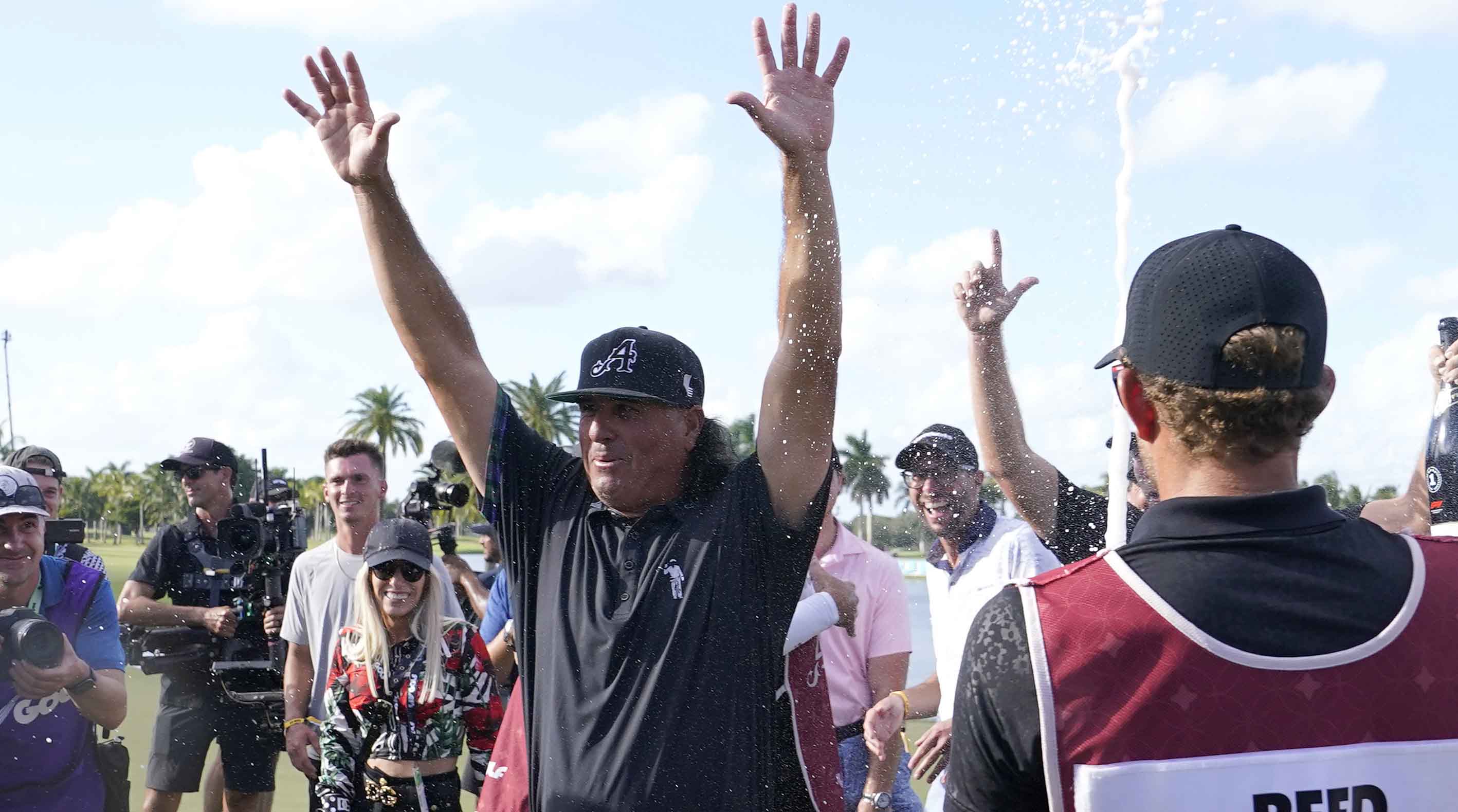 Oft-maligned Pat Perez delivers with a LIV Golf team title on the line ...