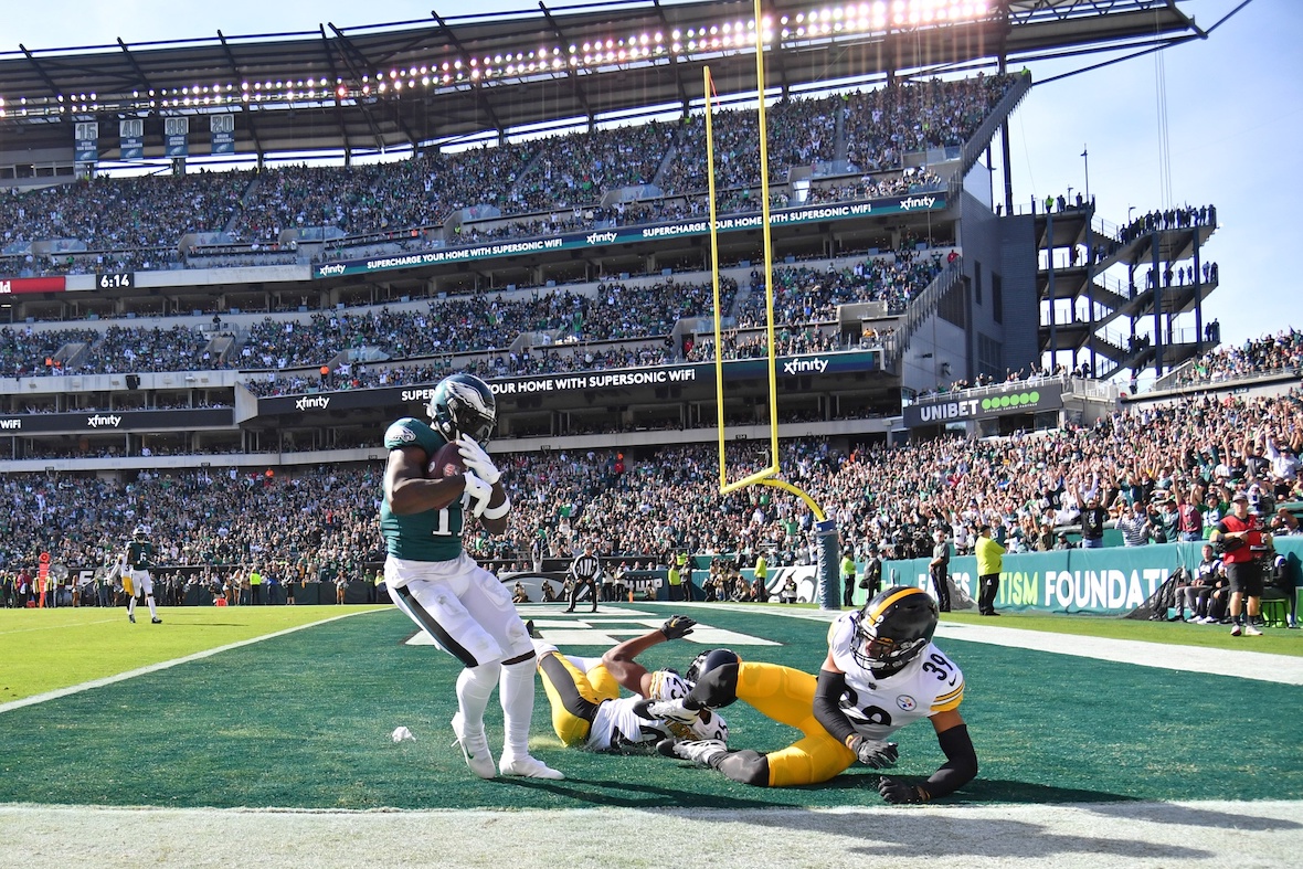 Pittsburgh Steelers Steamrolled by Undefeated Eagles - Sports ...